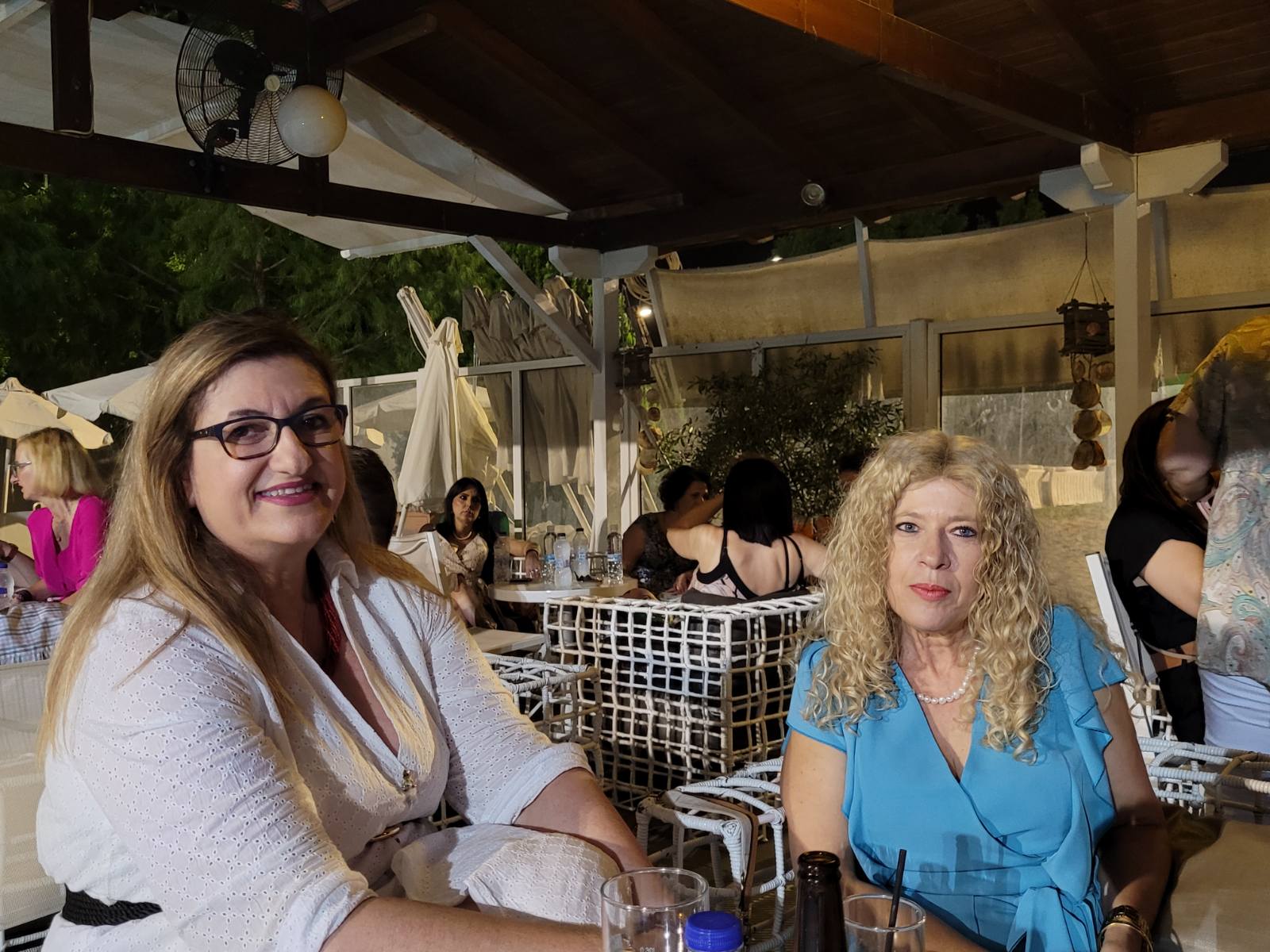 Μέλη της ΔΑΚΕ Δημοσίου Τομέα Λάρισας έγιναν μια παρέα και ευχήθηκαν ...