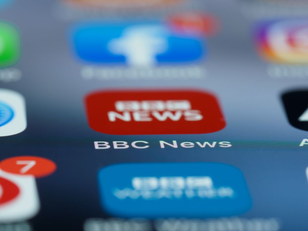 Σκάνδαλο BBC: Δεύτερη καταγγελία για τον παρουσιαστή – ONLARISSA.GR Νέα ...