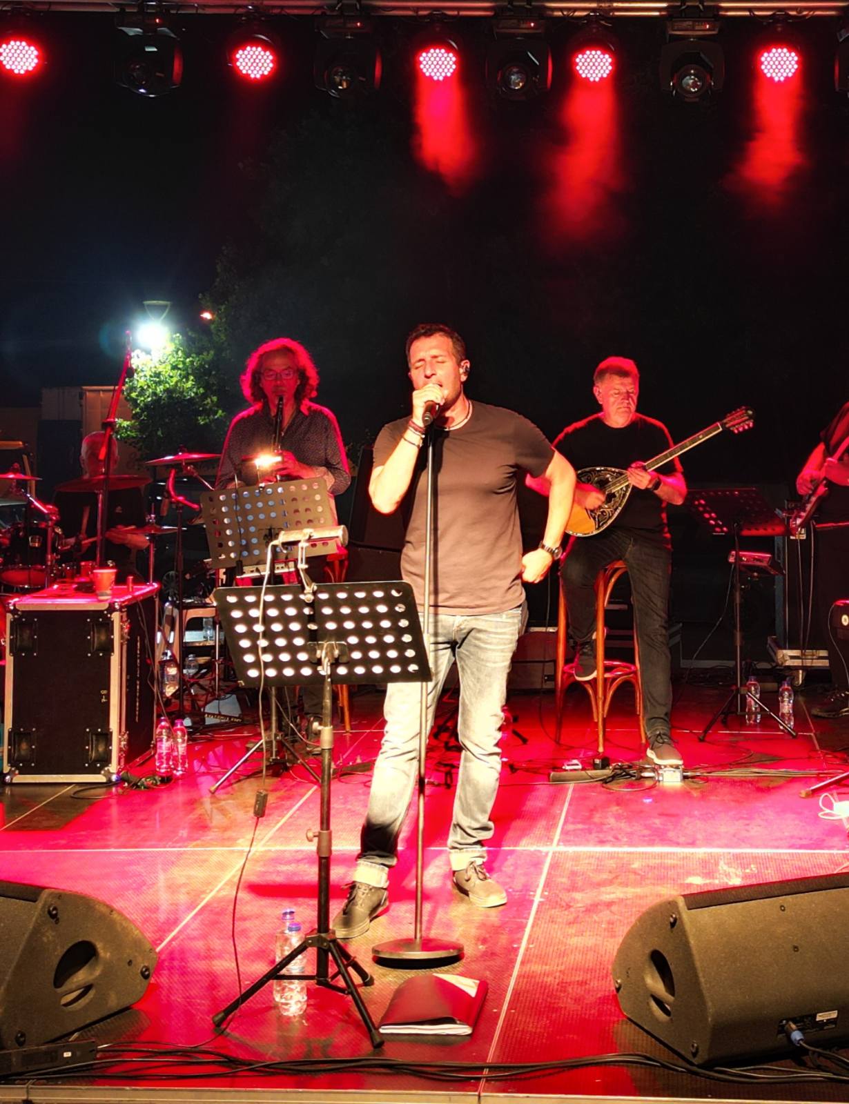 Λάρισα: «Άναψε» το κέφι ο Δημήτρης Μπάσης στην έναρξη της γιορτής ...