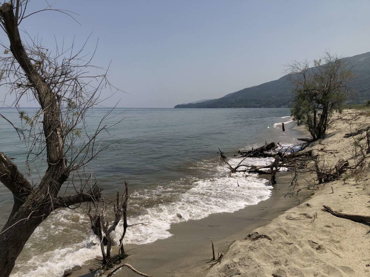 Η «απείρακτη» παραλία της Λάρισας: Το πέρασμα μέσα απ’ το ποτάμι, το ...