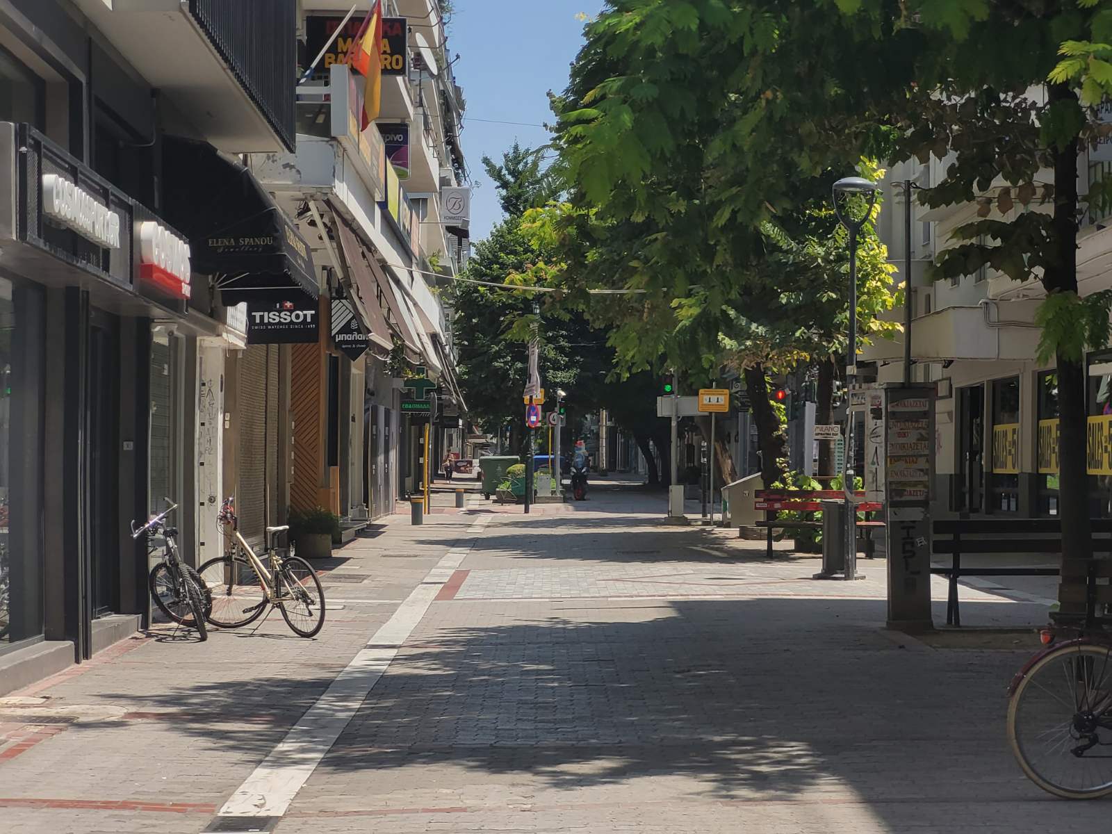 Αδειανό τοπίο το κέντρο της Λάρισας: Κλειστά τα περισσότερα μαγαζιά ...