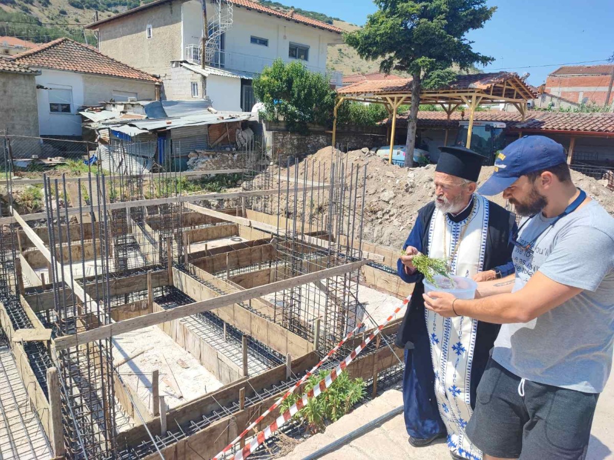 Ξεκίνησε η ανοικοδόμηση στο σεισμόπληκτο Δαμάσι – Αγιασμός θεμελίων του ...