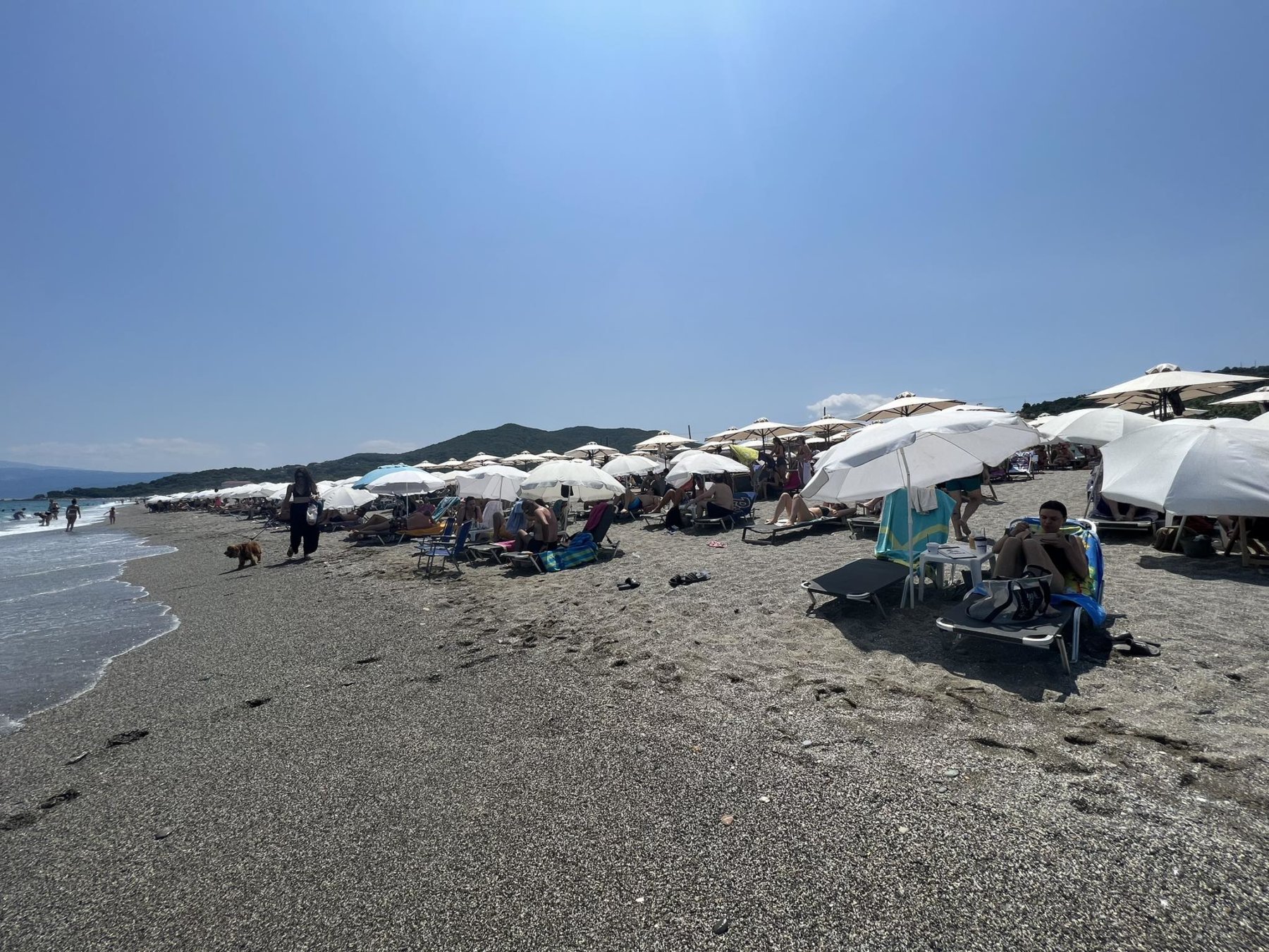 Λαρισαίοι κάνουν βουτιές και δροσίζονται στις παραλίες χωρίς να ...