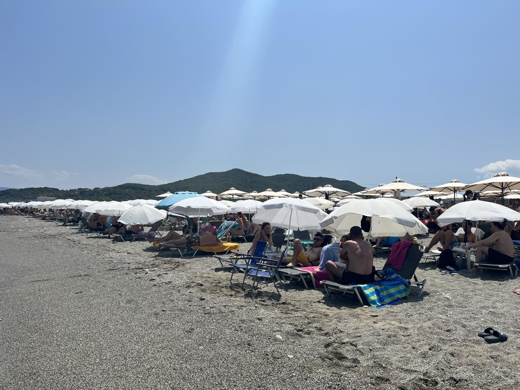 Λαρισαίοι κάνουν βουτιές και δροσίζονται στις παραλίες χωρίς να ...