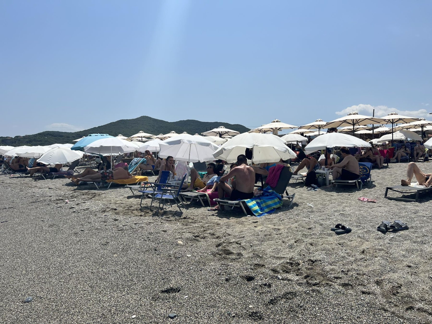 Λαρισαίοι κάνουν βουτιές και δροσίζονται στις παραλίες χωρίς να ...
