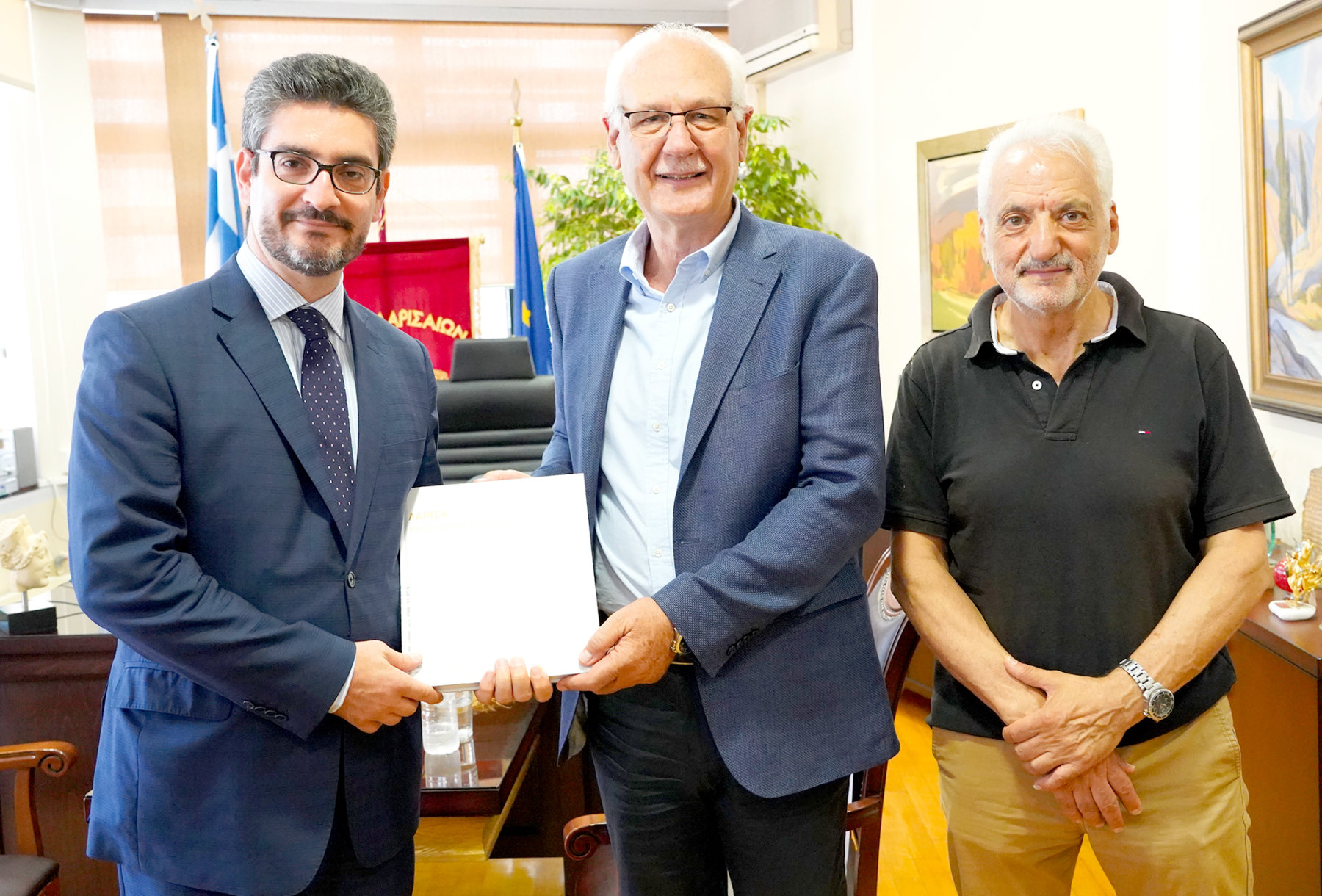 Στο Δημαρχείο της Λάρισας ο Γενικός Πρόξενος της Κύπρου στη Θεσσαλονίκη ...