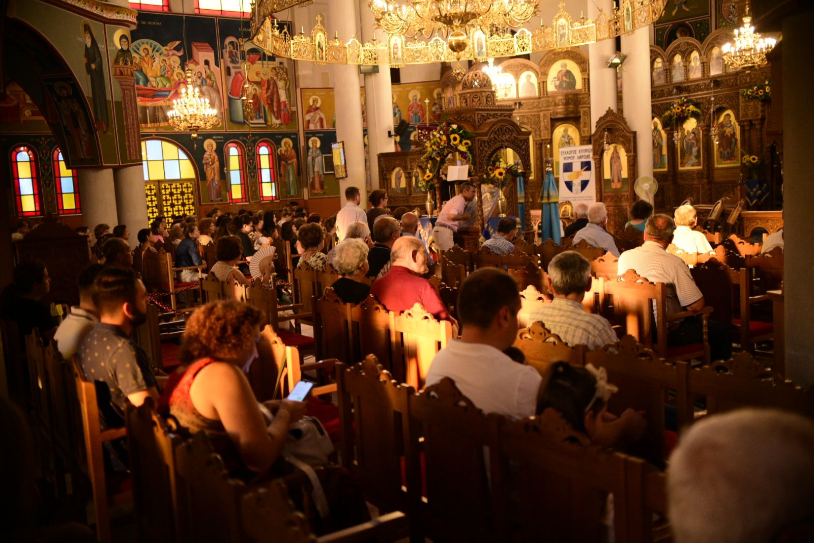 Στον Προφήτη Ηλία που πανηγυρίζει Λαρισαίοι πιστοί παραμονή της γιορτής ...