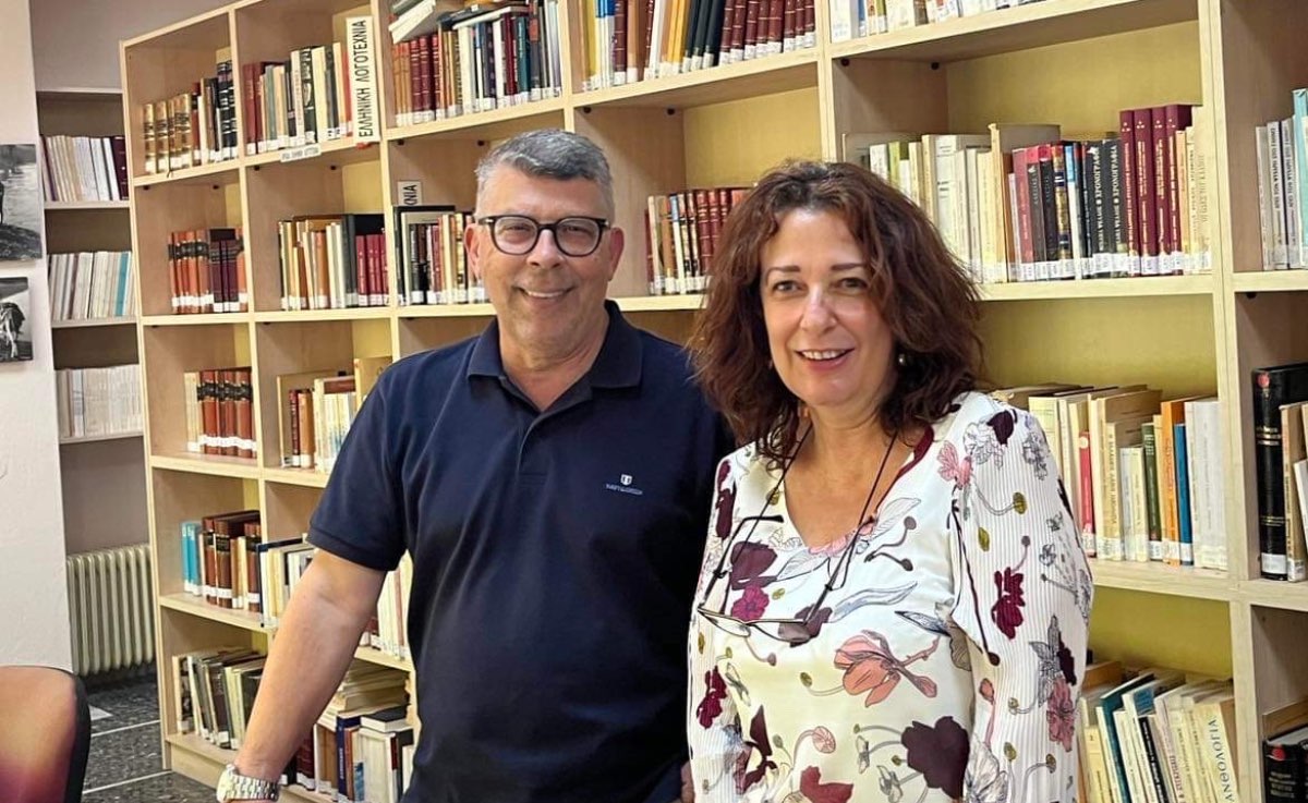 Δωρεά βιβλίων στη Δημοτική Βιβλιοθήκη Λάρισας «Αλέξης Μπατζανούλης ...