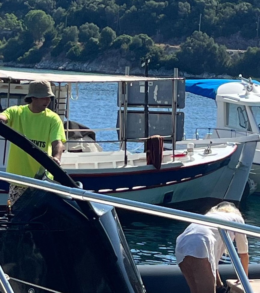 Ελένη Μενεγάκη: Με τον Μάκη Παντζόπουλο και τα παιδιά της στο Μεγανήσι ...