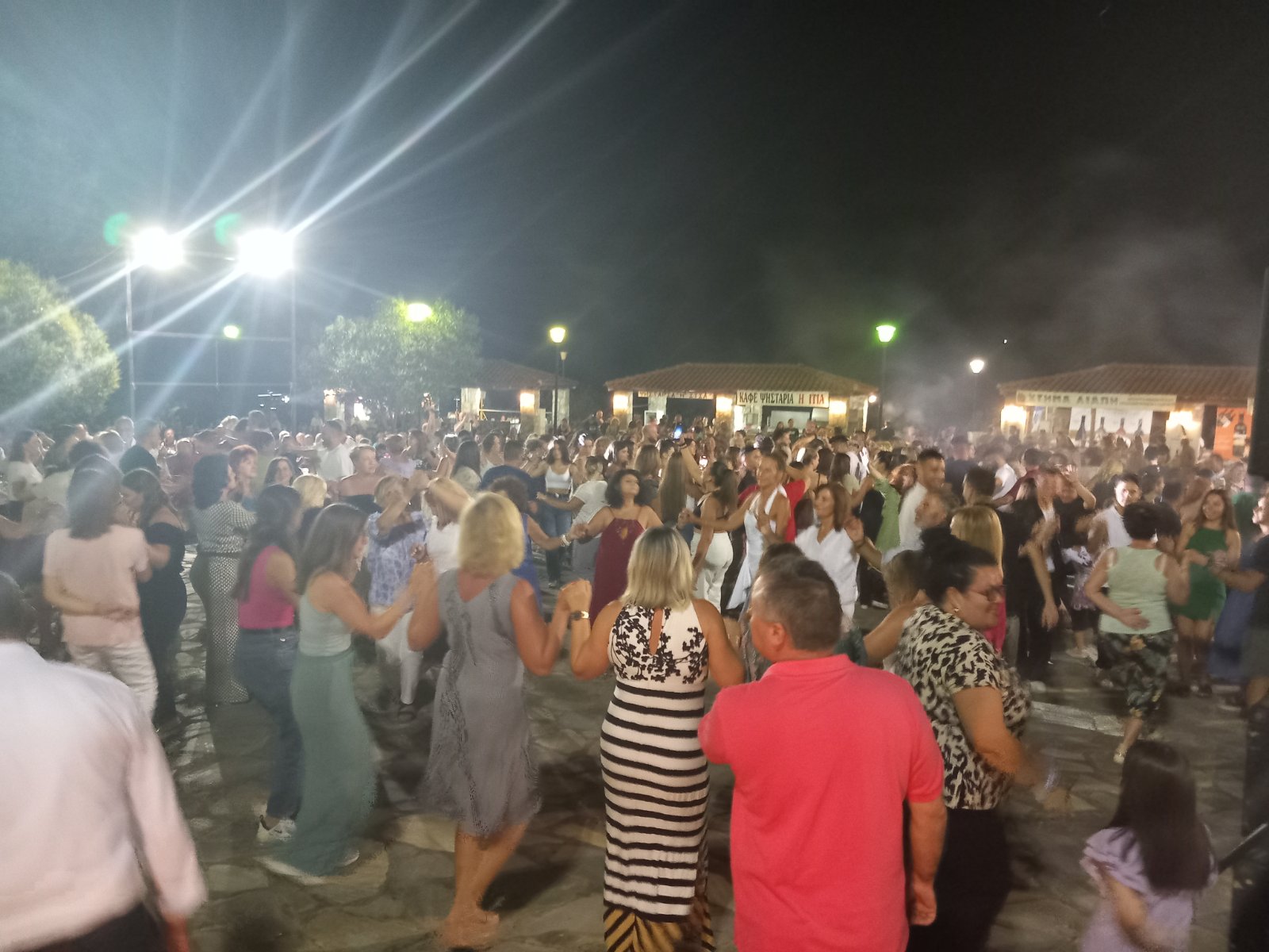 Δείτε βίντεο και φωτογραφίες: Έβαλαν... φωτιά στη Γιορτή Κρασιού ...