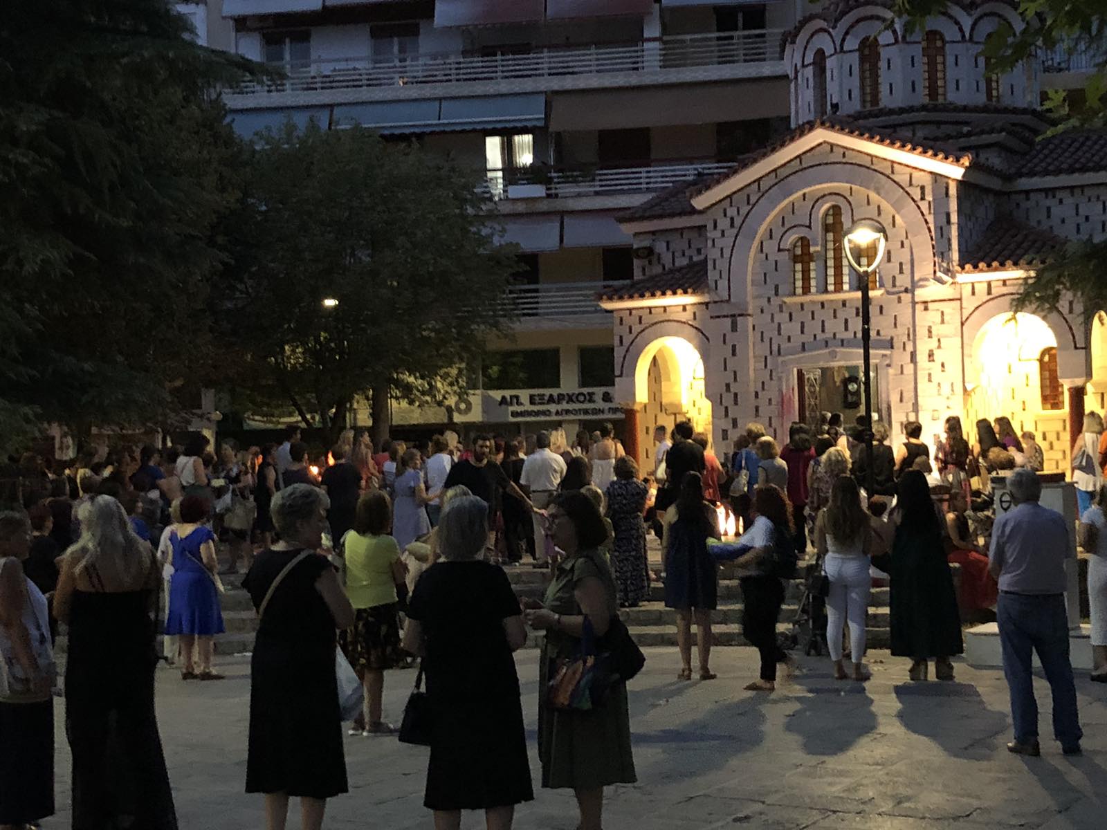 Λάρισα: Με ευλάβεια ο εσπερινός για την εορτή του Αγίου Φανουρίου ...