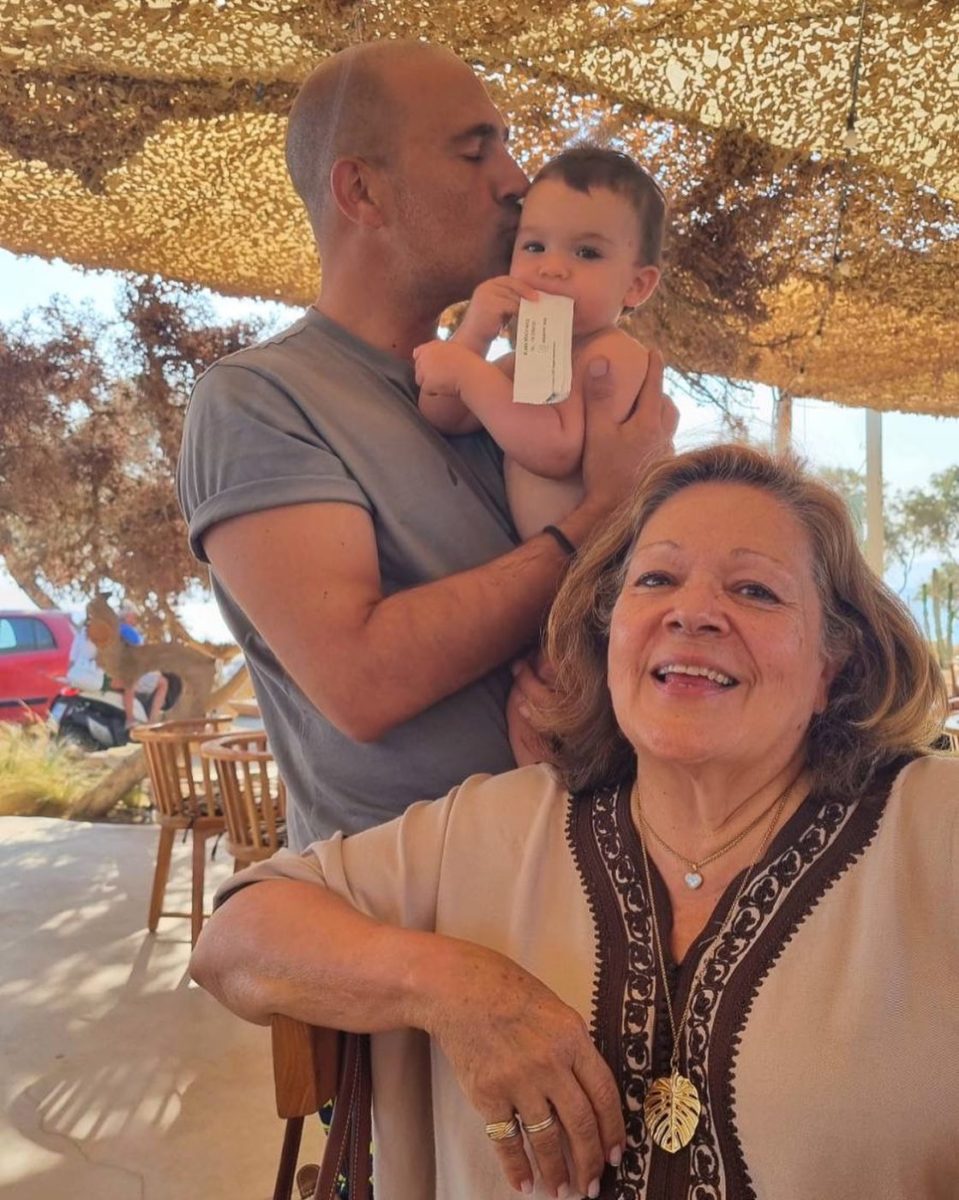 Κωνσταντίνος Μπογδάνος: Φωτογραφία αγκαλιά με την κόρη του και την ...