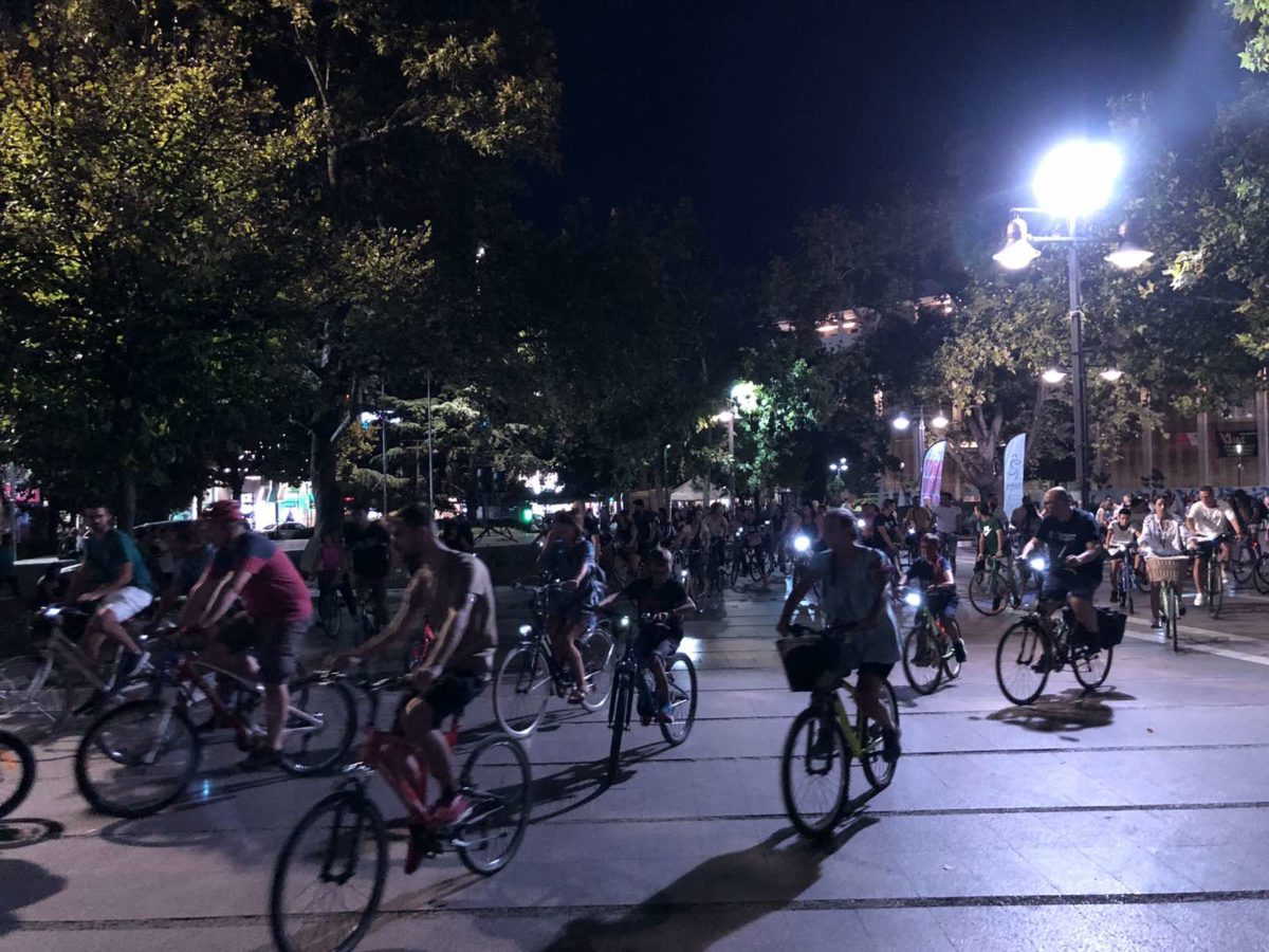 Λαρισαίοι είπαν «αντίο» στο καλοκαίρι με νυχτερινή ποδηλατάδα υπό το ...