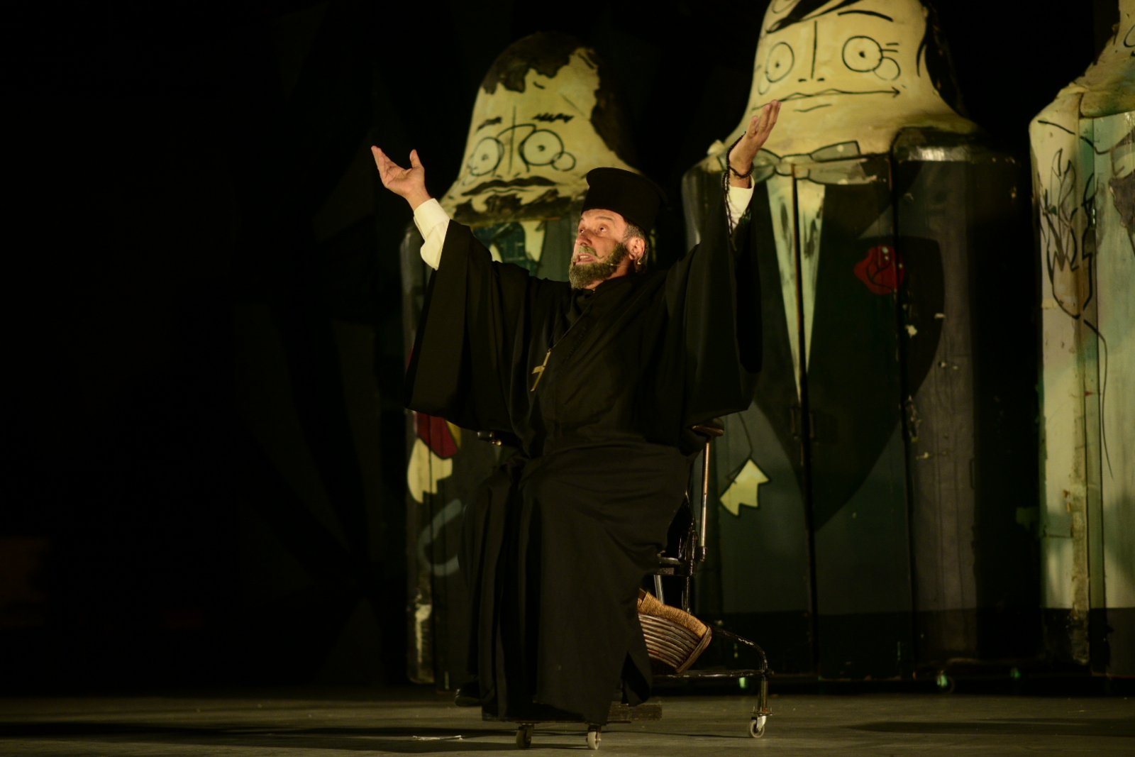 Απόλαυσαν γέλιο οι Λαρισαίοι στην παράσταση «Βότκα Μολότοφ» της Ελένης ...