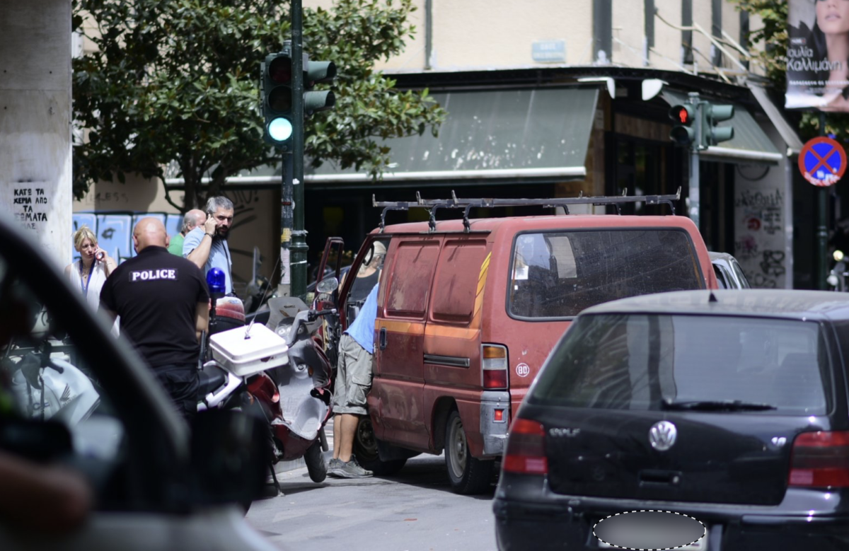 Λάρισα: Σύγκρουση οχημάτων μπροστά από το δημαρχείο – Κυκλοφοριακό ...