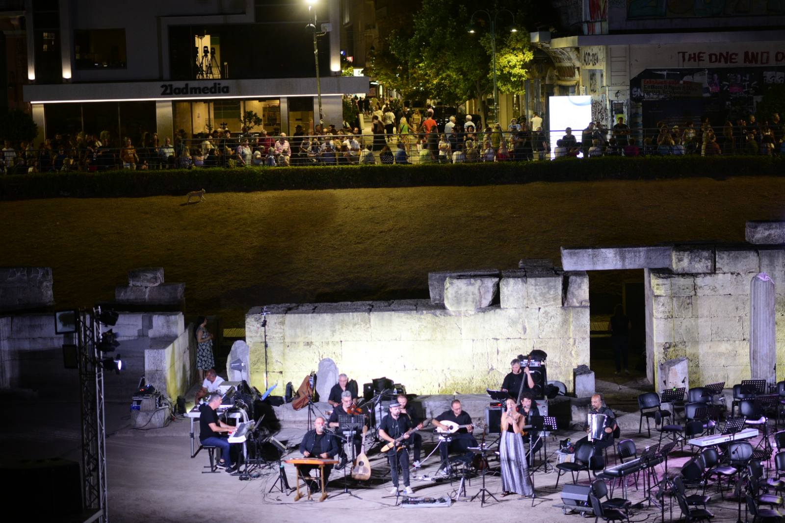 Δείτε πλούσιο φωτορεπορτάζ: «Ζωντάνεψε» το Α’ Αρχαίο Θέατρο Λάρισας ...