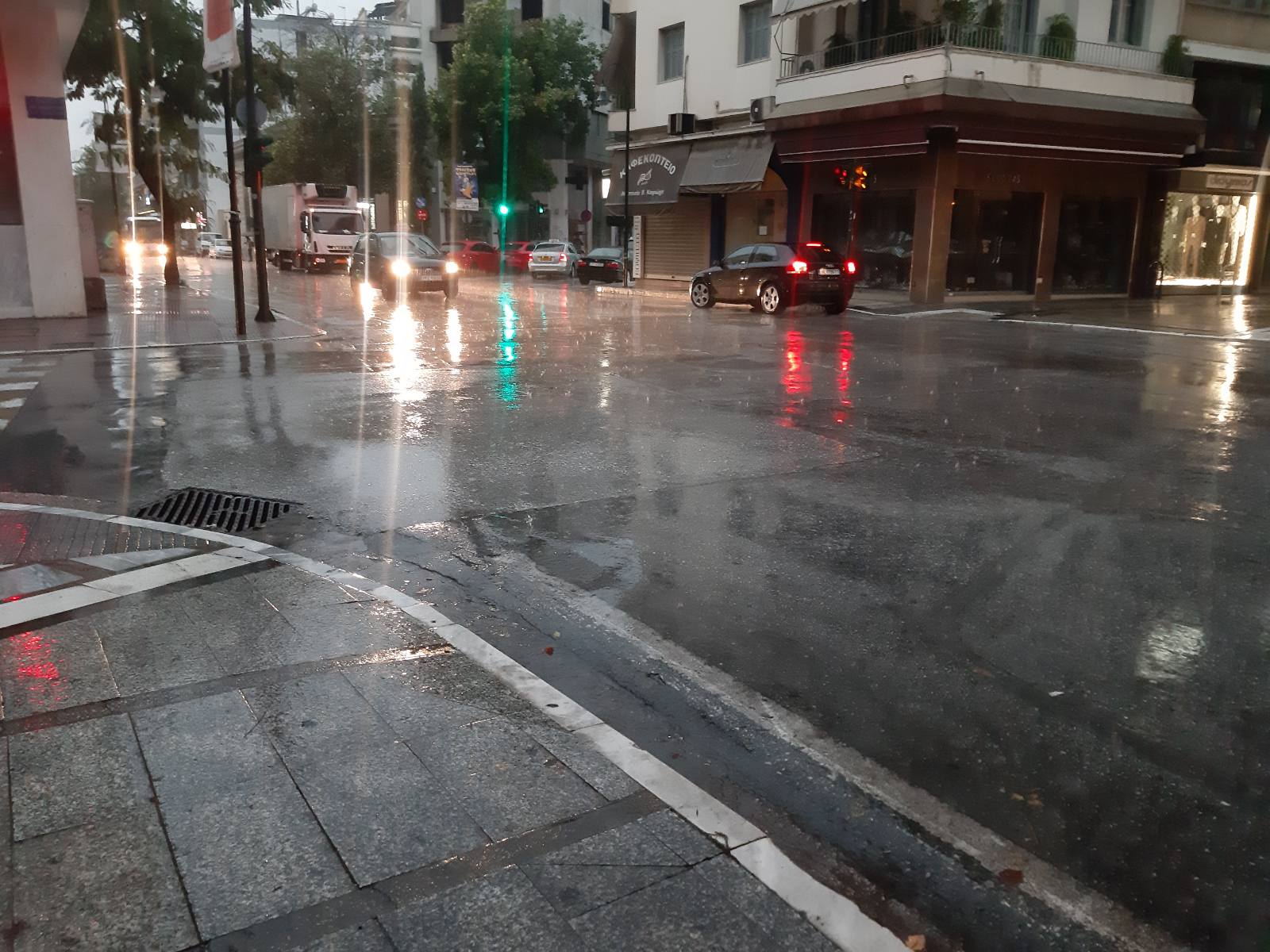 Μπλακ άουτ λόγω κακοκαιρίας σε περιοχές μέσα στην πόλη της Λάρισας, σε ...