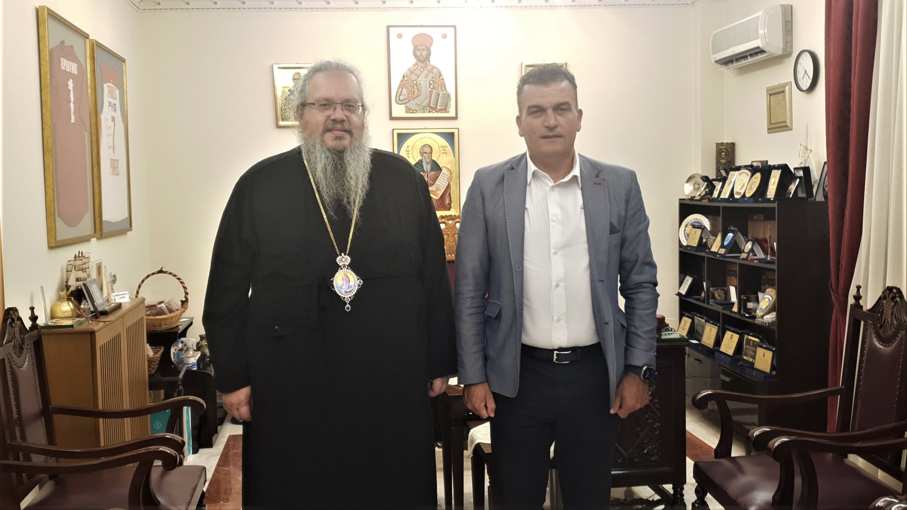 Στον Σεβασμιώτατο Μητροπολίτη Λαρίσης και Τυρνάβου κ.κ. Ιερώνυμο ο ...