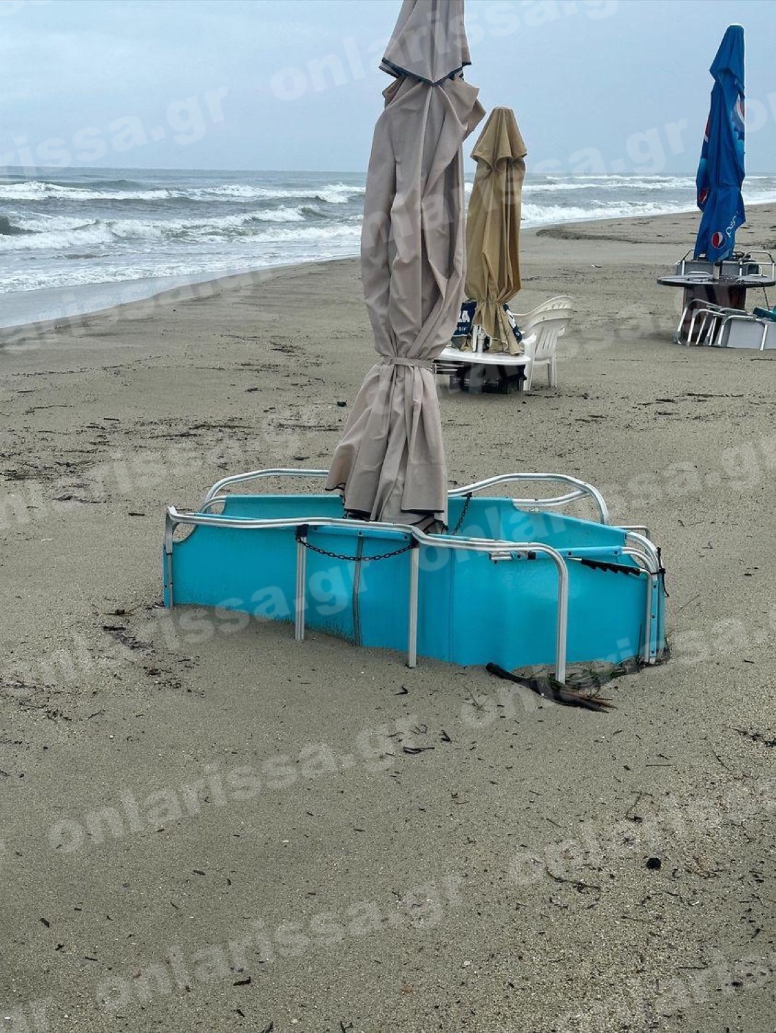 Η κακοκαιρία σάρωσε και τα παράλια του Δήμου Τεμπών - Δείτε βίντεο και ...