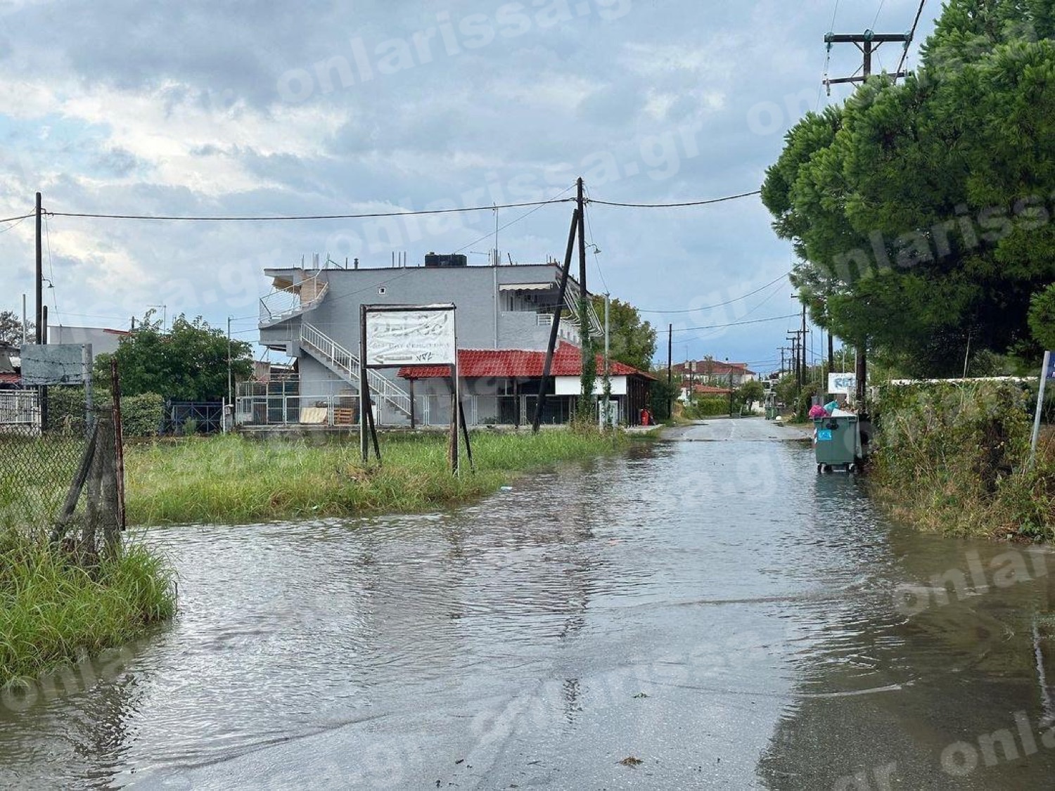 Η κακοκαιρία σάρωσε και τα παράλια του Δήμου Τεμπών - Δείτε βίντεο και ...