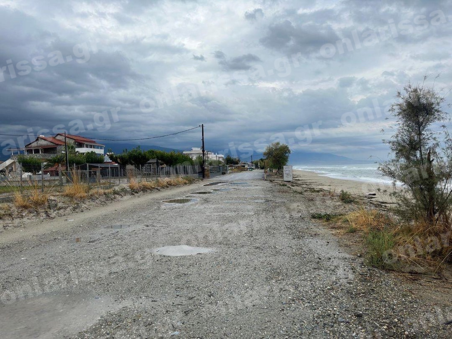 Η κακοκαιρία σάρωσε και τα παράλια του Δήμου Τεμπών - Δείτε βίντεο και ...