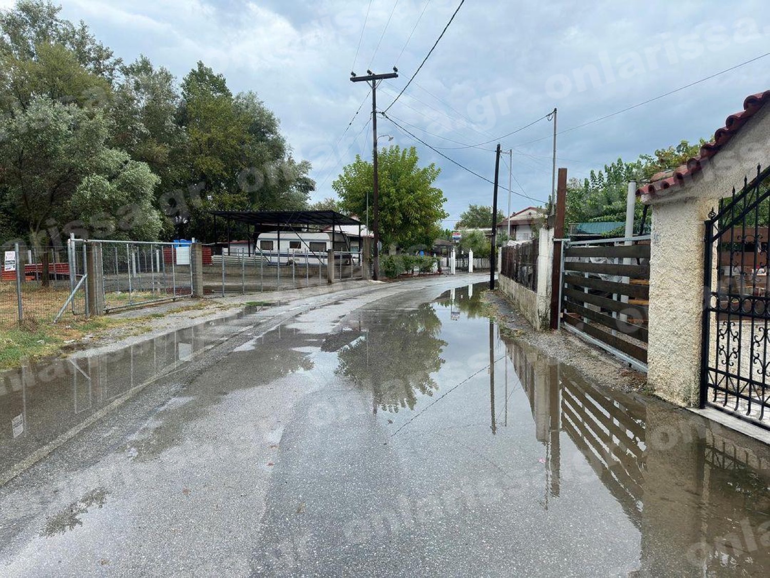 Η κακοκαιρία σάρωσε και τα παράλια του Δήμου Τεμπών - Δείτε βίντεο και ...