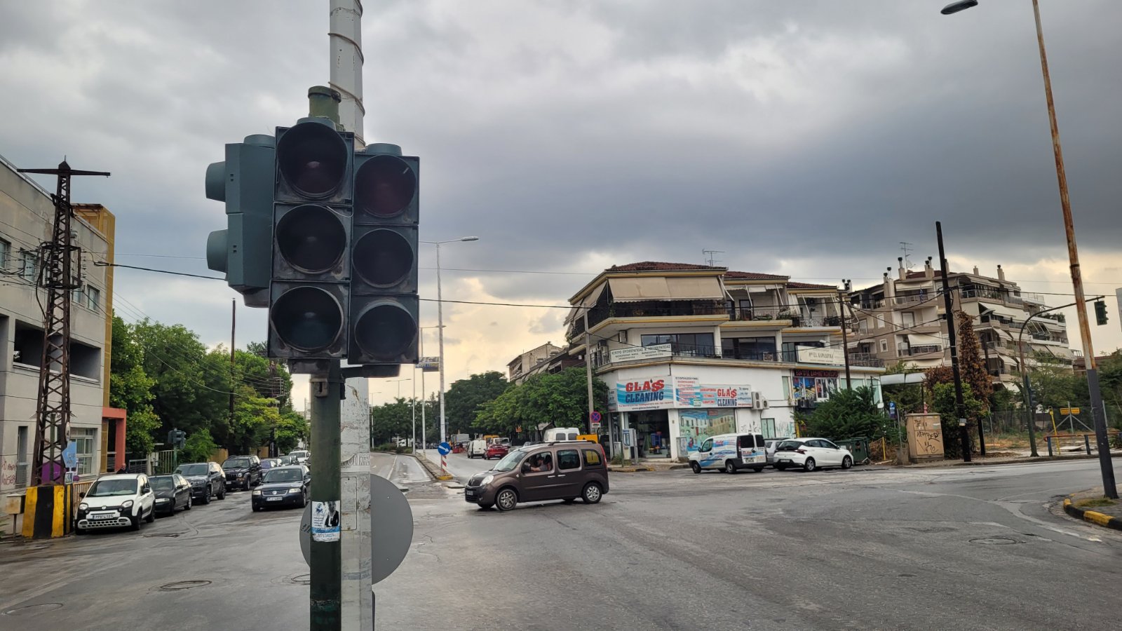 Λάρισα: Εκτός λειτουργίας τα φανάρια στη διασταύρωση Ηρώων Πολυτεχνείου ...