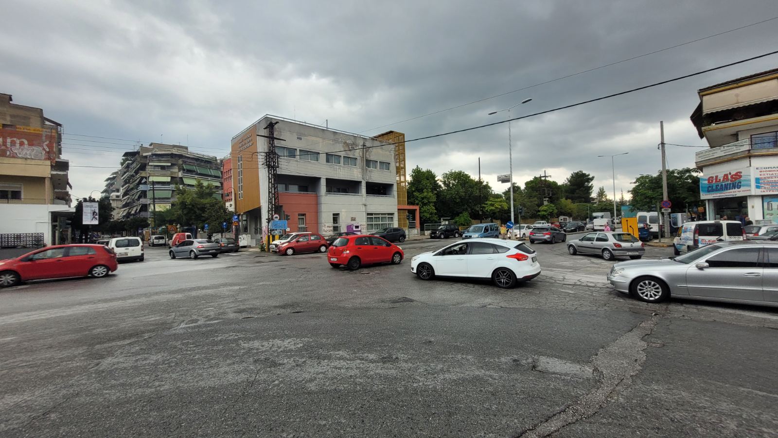 Λάρισα: Εκτός λειτουργίας τα φανάρια στη διασταύρωση Ηρώων Πολυτεχνείου ...