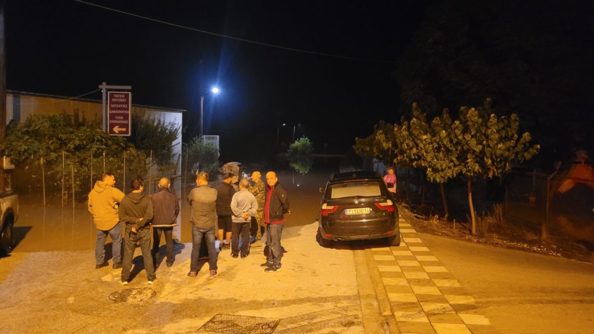 Λάρισα: Πλημμύρισαν δρόμοι κοντά στην ΔΕΥΑΛ - Ανάστατοι οι κάτοικοι ...