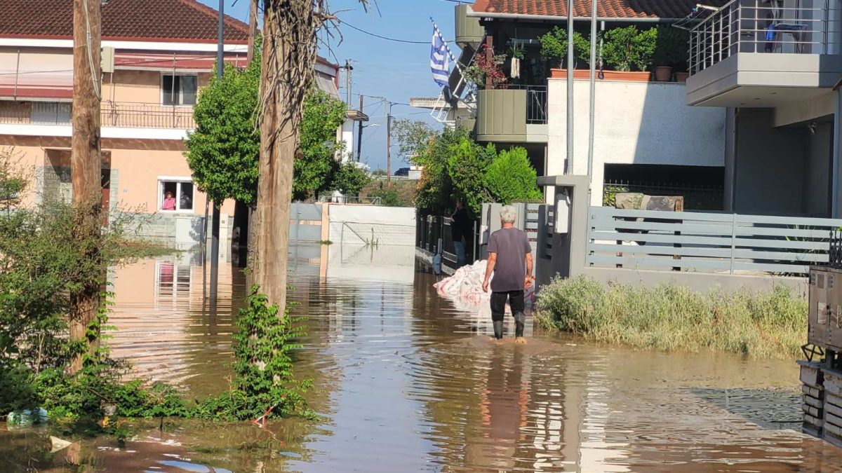Πλημμυροπαθείς Νέας Σμύρνης: Μήπως δεν ανήκουμε στην Ιερά Μητρόπολη ...