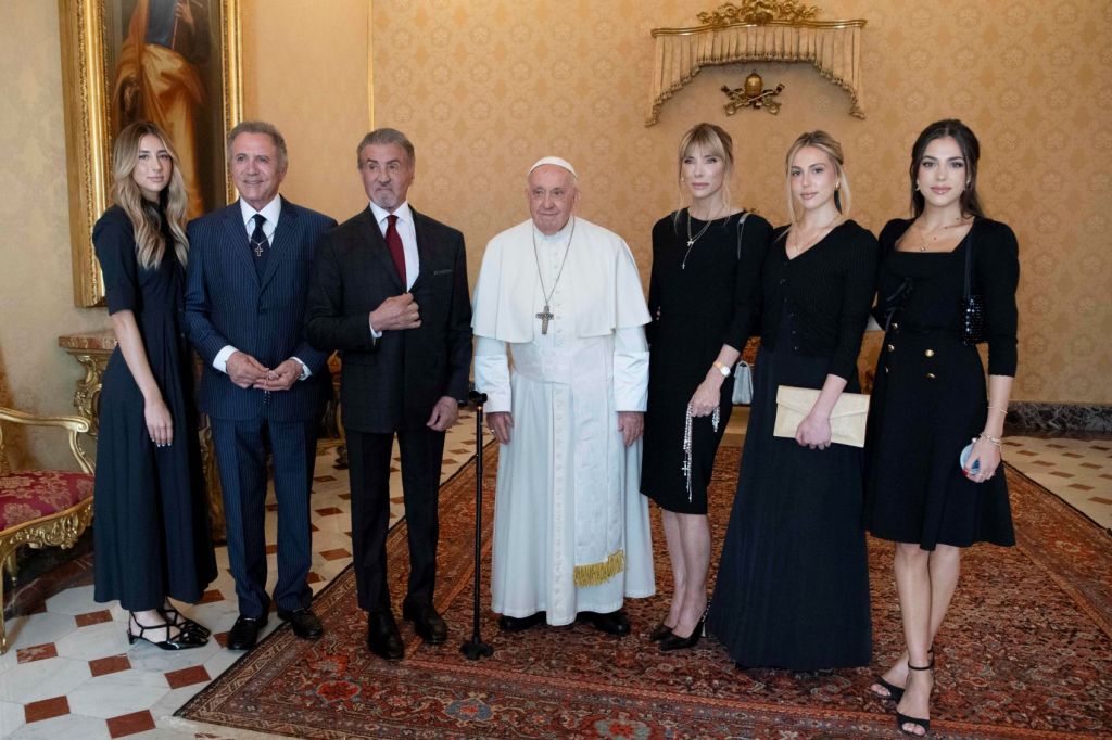 Οικογενειακώς στον Πάπα Φραγκίσκο ο Σιλβέστερ Σταλόνε – ONLARISSA.GR ...