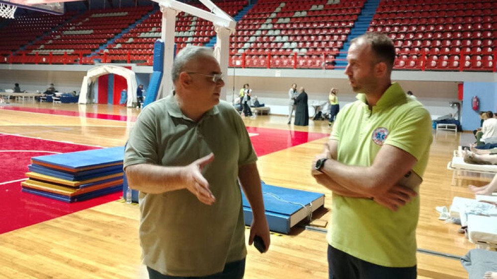 Κοντά στους πληγέντες ο βουλευτής του ΚΚΕ Γιώργος Λαμπρούλης ...