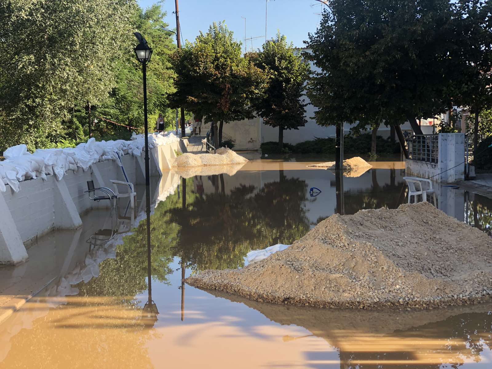 Συνεχίζονται ασταμάτητα οι απεγκλωβισμοί στις εργατικές Γιάννουλης ...