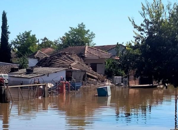 Κακοκαιρία: Σε απόγνωση οι κάτοικοι, αγωνία στα Τέμπη για την αντοχή ...