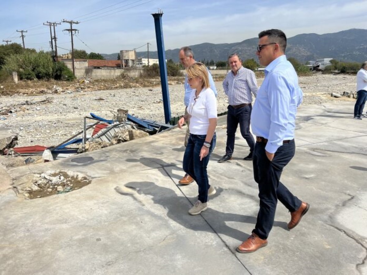 Στο Βόλο η υφυπουργός Μεταφορών - Επισκέφθηκε το αμαξοστάσιο του ...