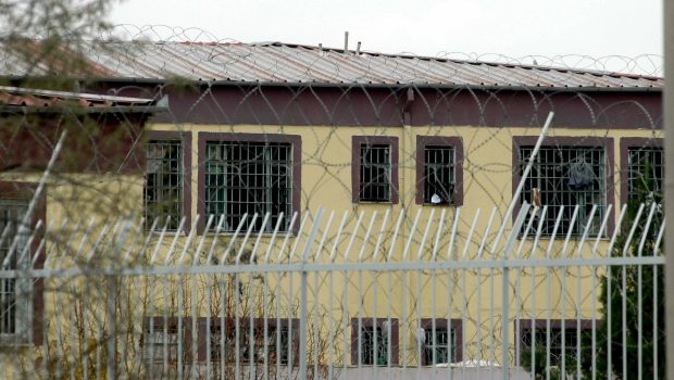 Σταμάτησαν τις κινητοποιήσεις τους οι κρατούμενοι των φυλακών Λάρισας ...