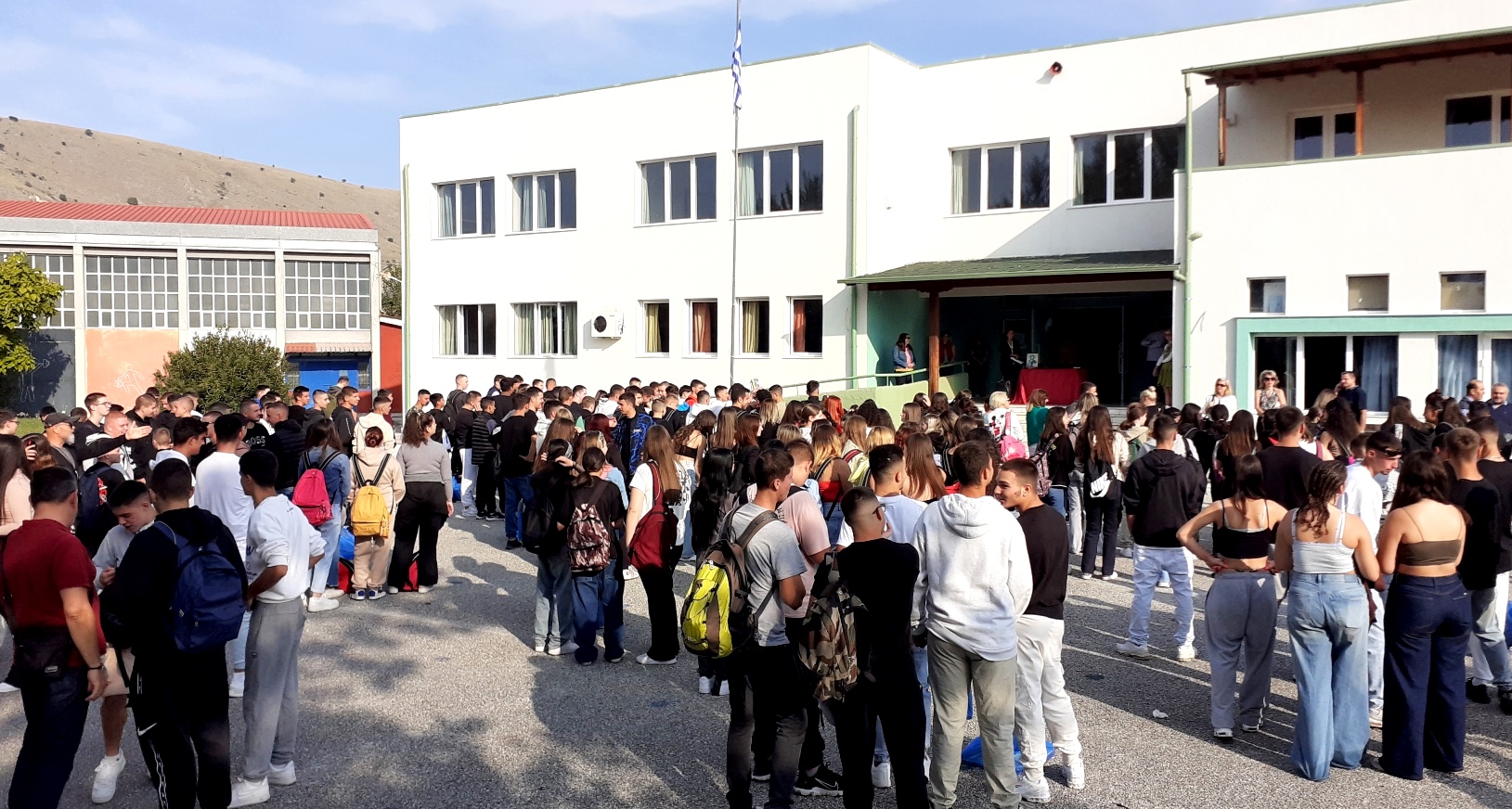 Τελέστηκε ο αγιασμός για τη νέα σχολική χρονιά στο 1ο ΕΠΑΛ Τυρνάβου ...