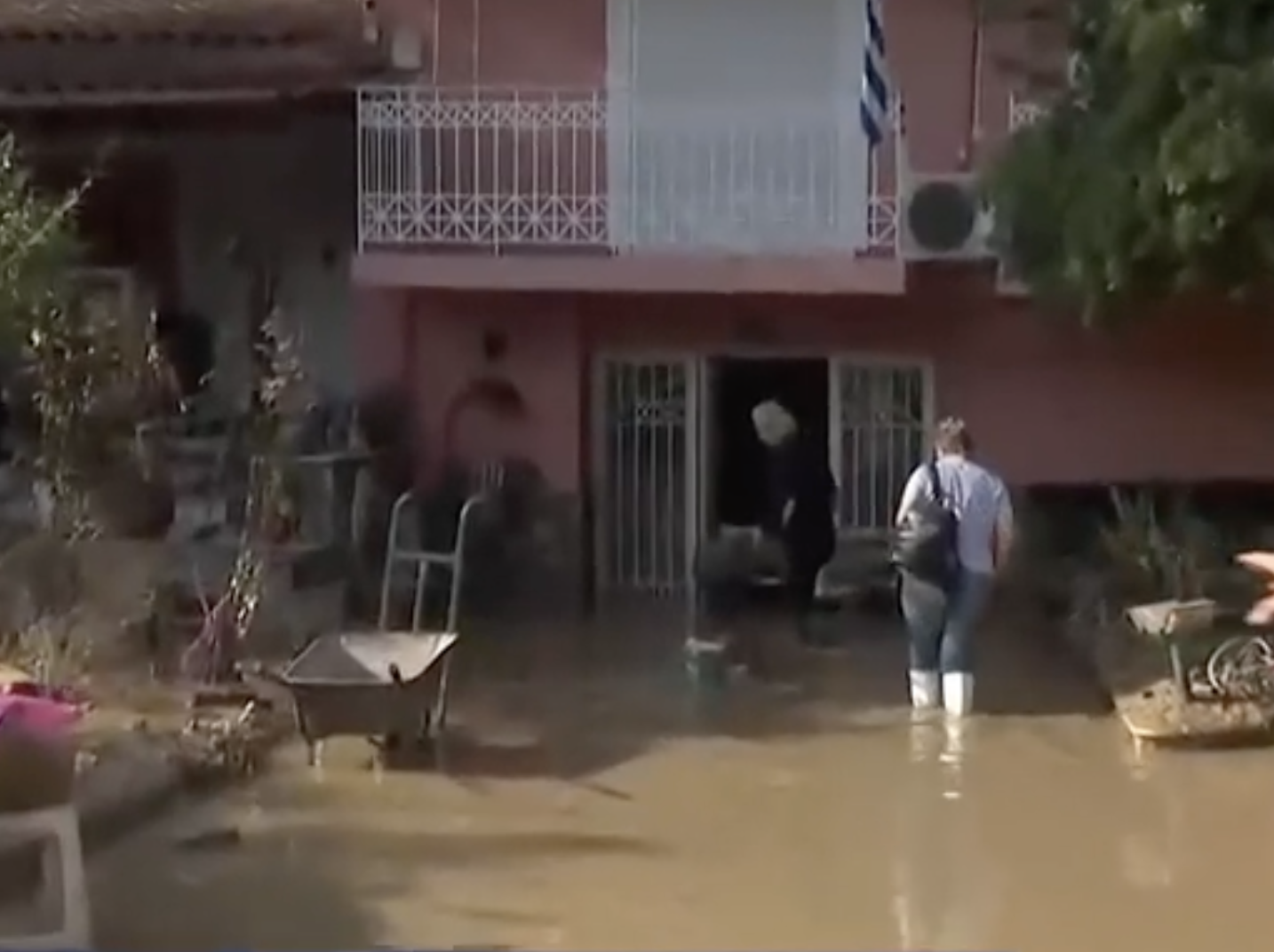 «Βυθισμένο» στη λάσπη το Σωτήριο Λάρισας - Κάτοικοι σε απόγνωση - Δεν ...