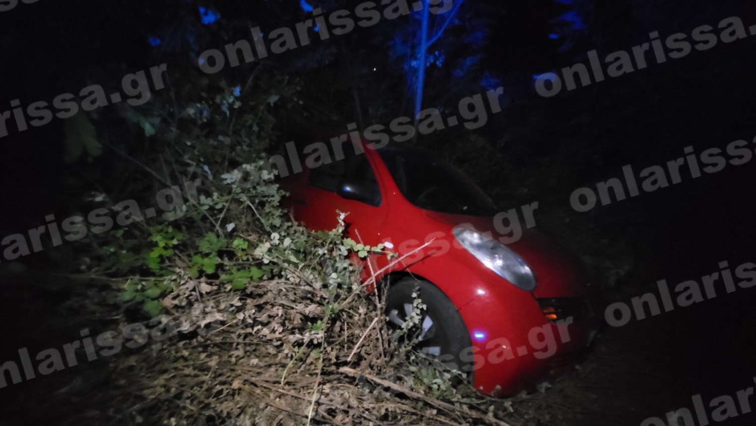 Λάρισα: Αυτοκίνητο έπεσε σε κανάλι έξω από το "Ιπποκράτειο" - Ο οδηγός ...