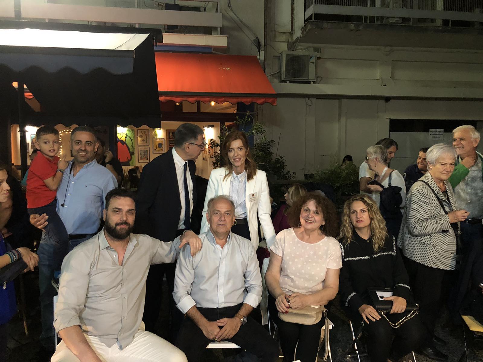 Συγκρατημένη αισιοδοξία και χαμογελαστά πρόσωπα στο "στρατόπεδο" του ...