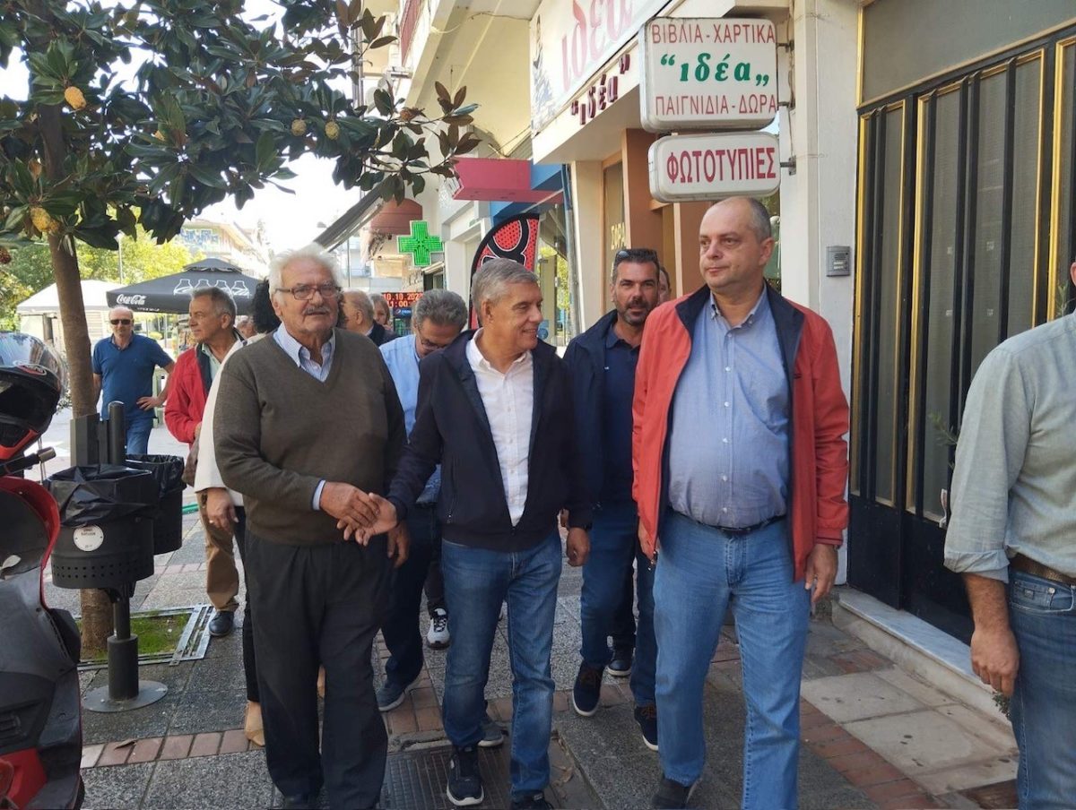 Ο Χρήστος Καπετάνος με τον Κώστα Αγοραστό και τον βουλευτή ...