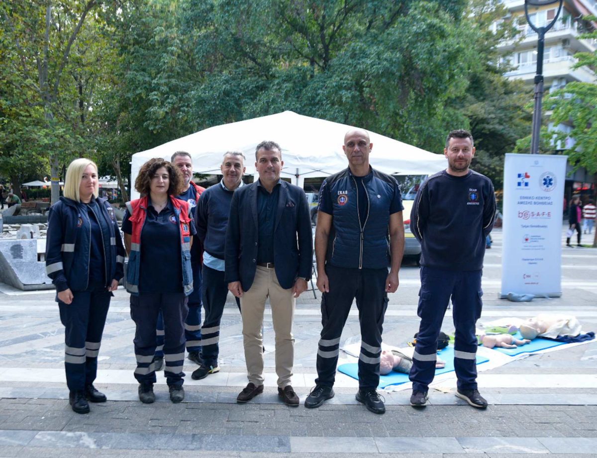 Διασώστες και γιατροί του ΕΚΑΒ ευαισθητοποιούν Λαρισαίους για την ...