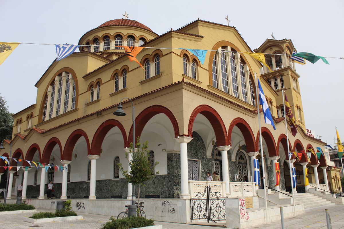 Ευχέλαιο με προσκύνηση λειψάνων στον Άγιο Αχίλλιο Λάρισας - ONLARISSA ...