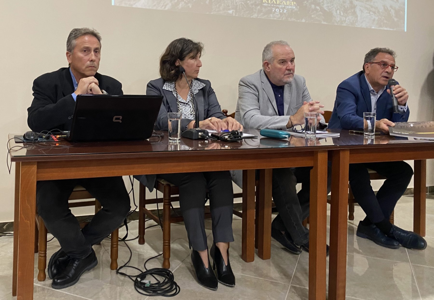 Παρουσιάστηκε στον Πλατύκαμπο το βιβλίο για τις ομαδικές εκτελέσεις σε ...