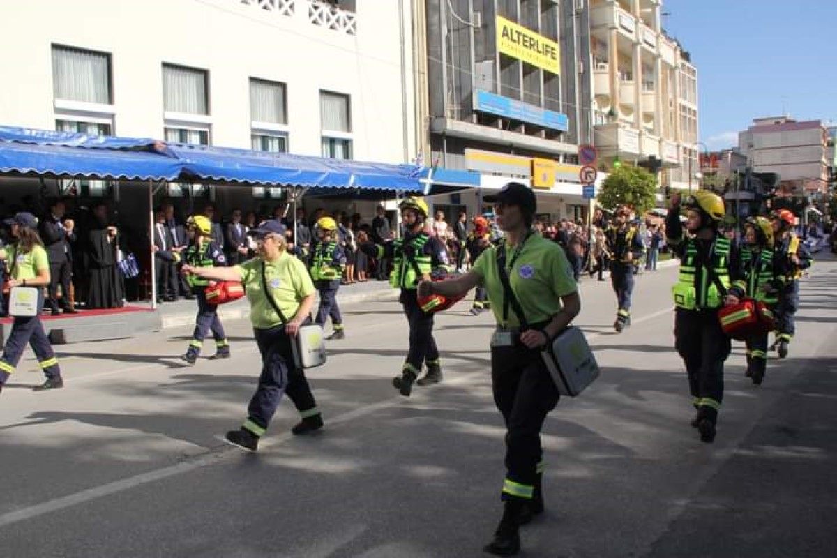 Παρόντες στην παρέλαση της 28ης Οκτωβρίου εθελοντές της ΕΟΔΥΑ ...