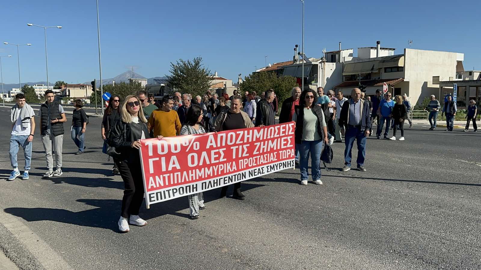Λάρισα: Συγκεντρώθηκαν και "φώναξαν" οι πλημμυροπαθείς της Νέας Σμύρνης ...