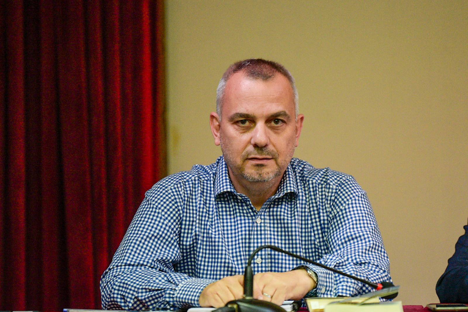 Παρουσιάστηκε στη Λάρισα το νέο βιβλίο του Ισίδωρου Ζουργού «Παλιές και ...