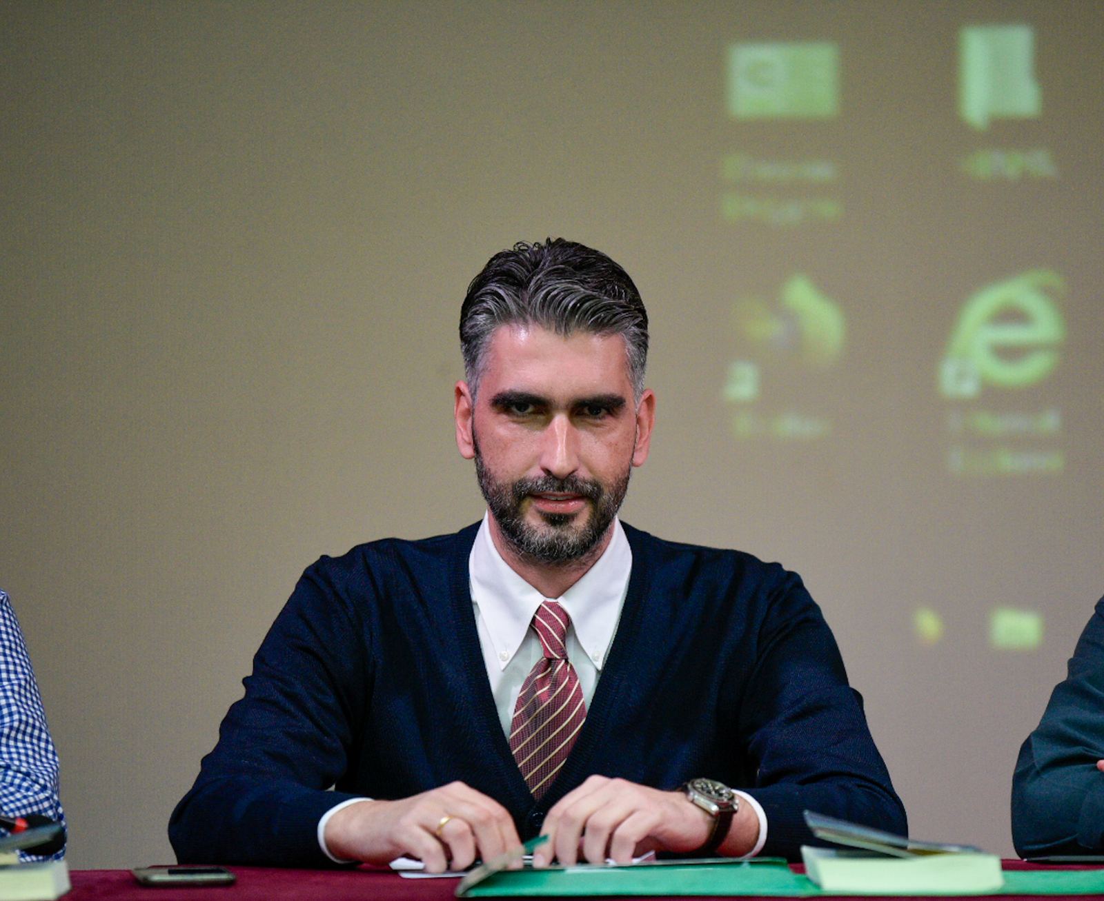 Παρουσιάστηκε στη Λάρισα το νέο βιβλίο του Ισίδωρου Ζουργού «Παλιές και ...