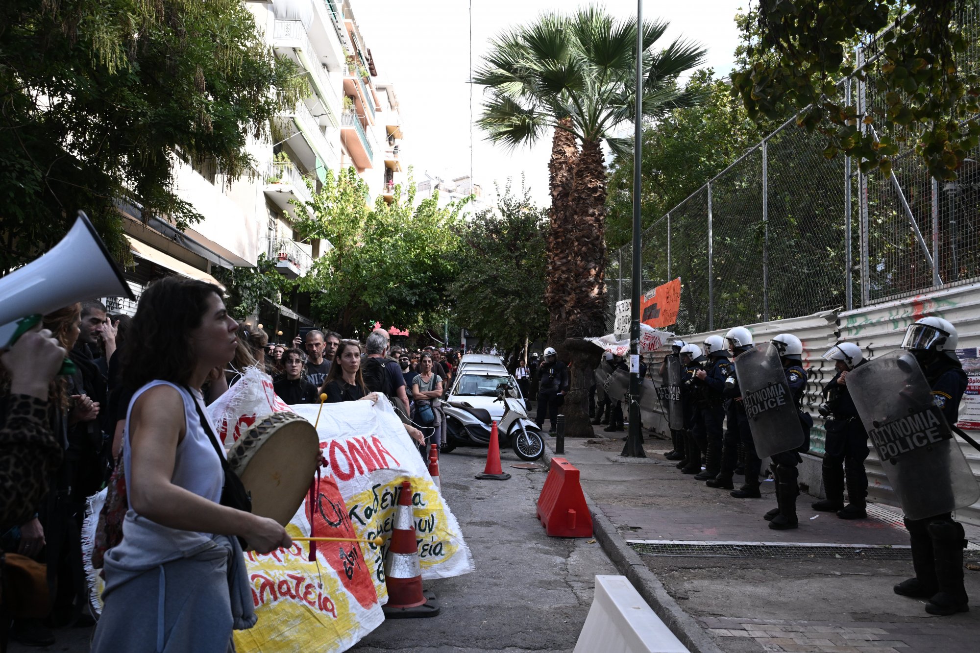 Εξάρχεια: Εντάσεις, προσαγωγές και συλλήψεις λόγω των έργων του μετρό ...