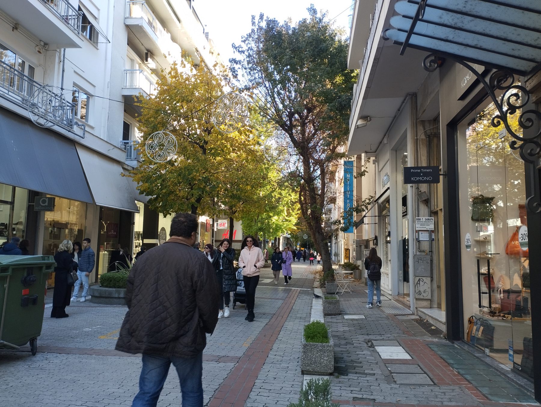 Στην αγορά με ανοιχτά τα καταστήματα σήμερα Κυριακή οι Λαρισαίοι και ...